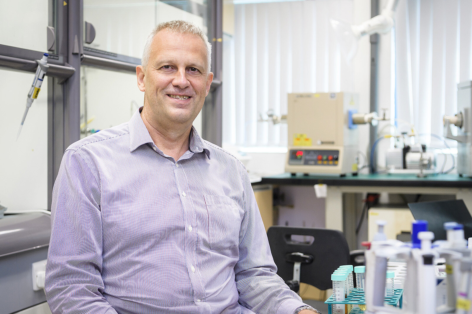 Producing efficient LEDs based on 2D perovskite material breakthrough ...